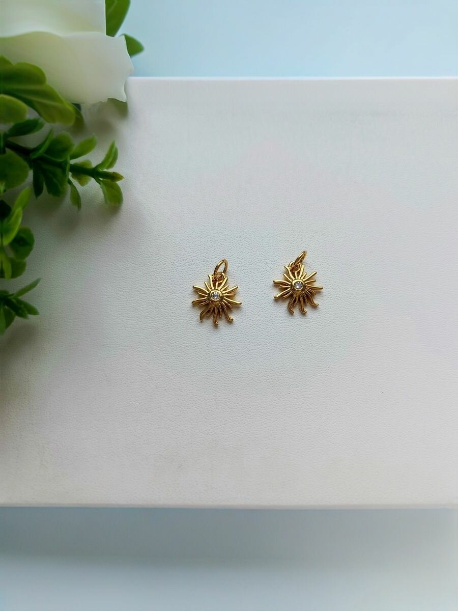Подвеска Солнце с фианитом (2 шт). Латунь, позолота. Фурнитура для бижутерии Корея