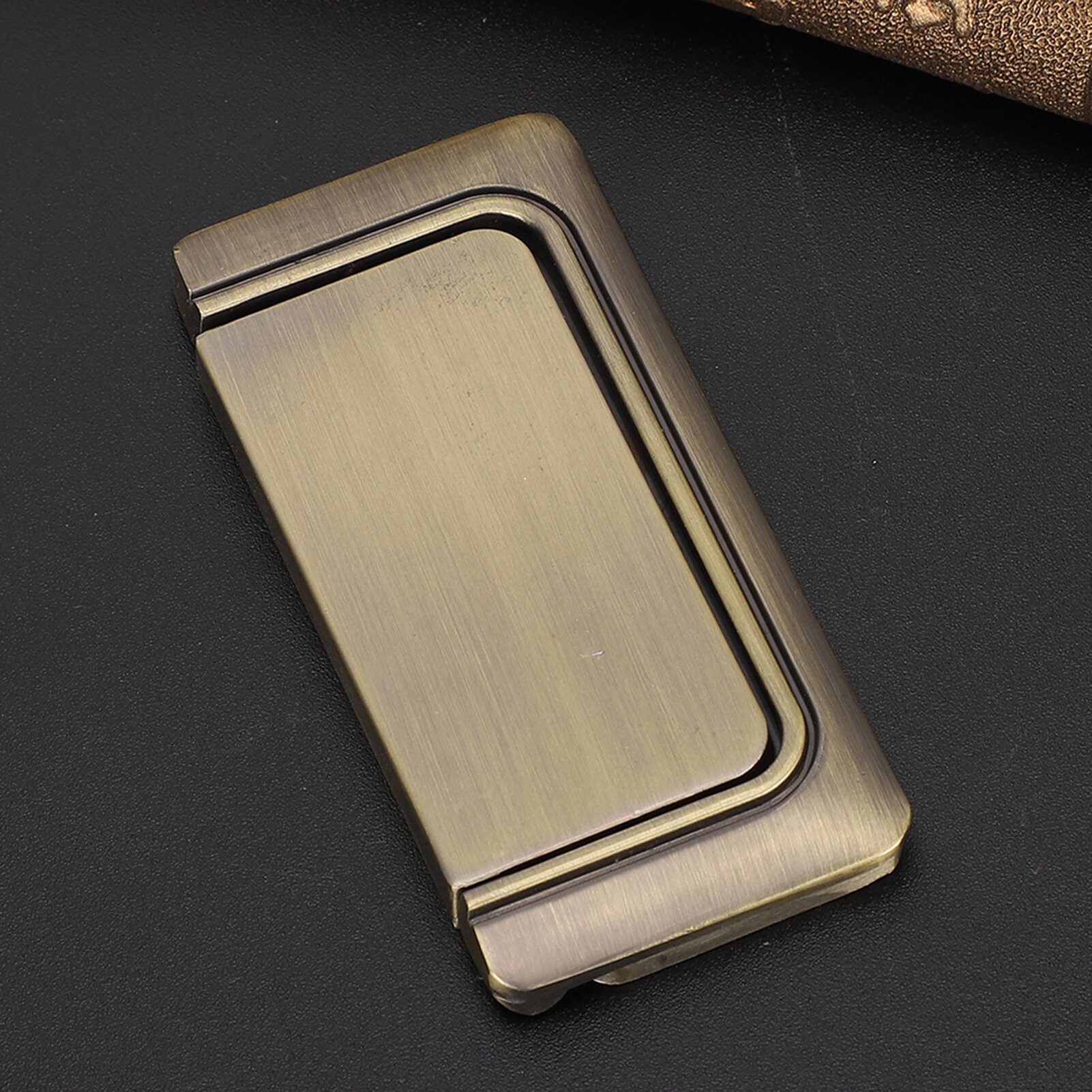 Скрытый дверной ручку для раздвижных сарайных дверей и ящиков, из цинкового сплава, без дыр, с сокрытым монтажом, брашированный бронза, шаг между дырками около 75мм, комплект включает 1 ручку (можно разделить на 2 части) и 2 винта