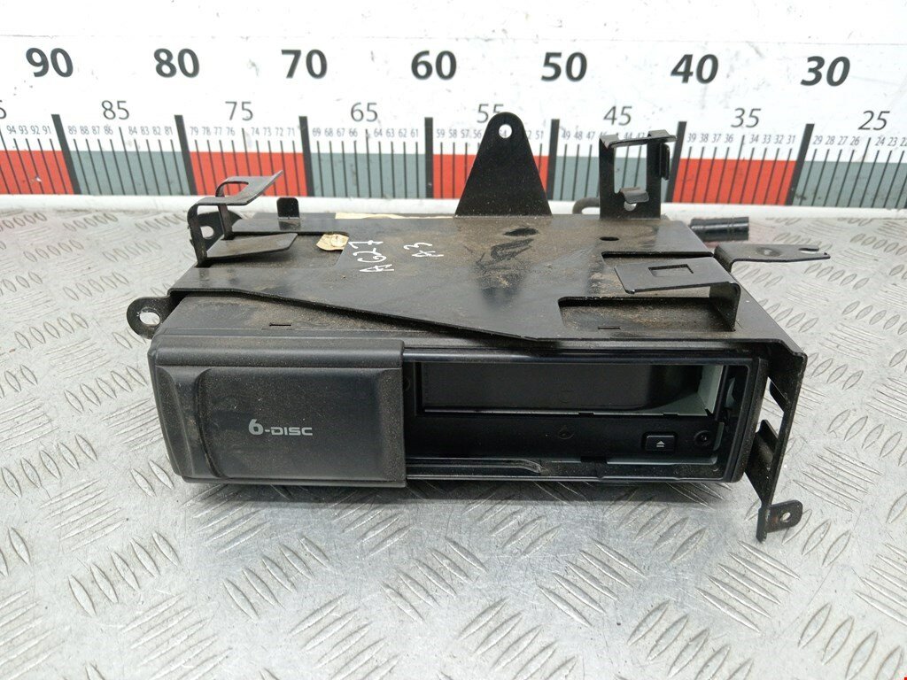 Чейнджер компакт дисков Audi A3 8L 4B0035111A арт. 2233533
