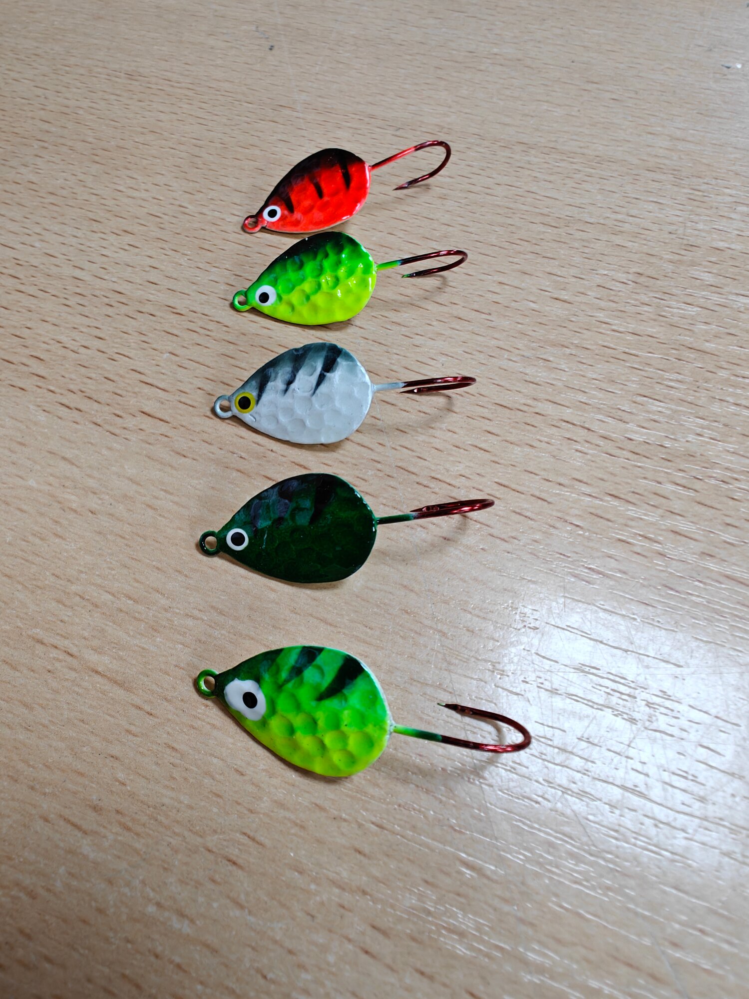 Блесна зимняя отвесная KUTBERT IL 015, 23мм, 3гр, фосфорная, крючок VMC (5 шт/уп)