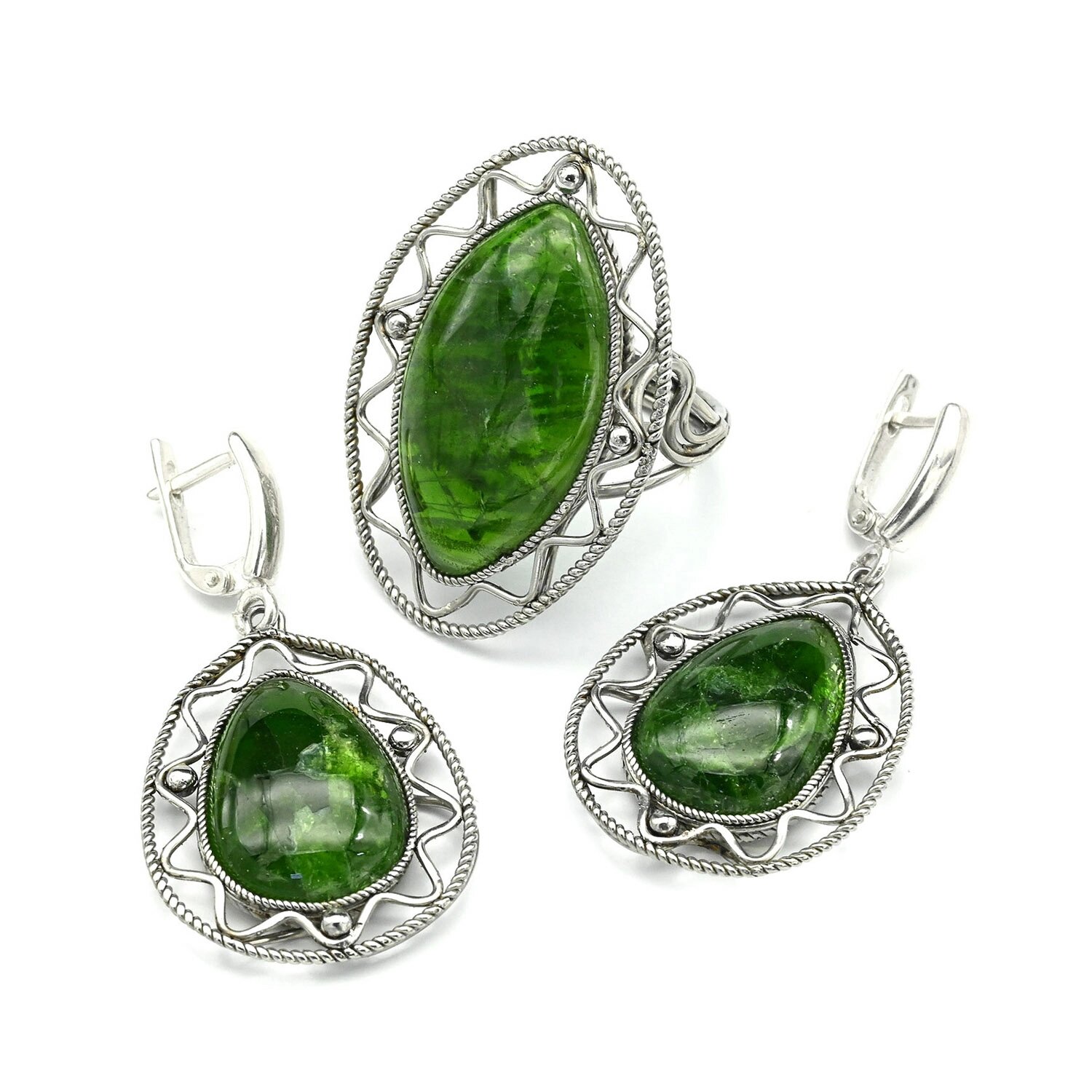 Комплект бижутерии: серьги, кольцо, хромдиопсид