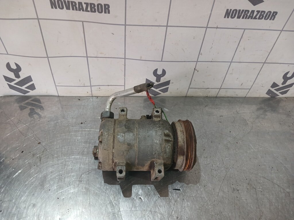 Компрессор кондиционера Audi A6 (C4) 1994-1997