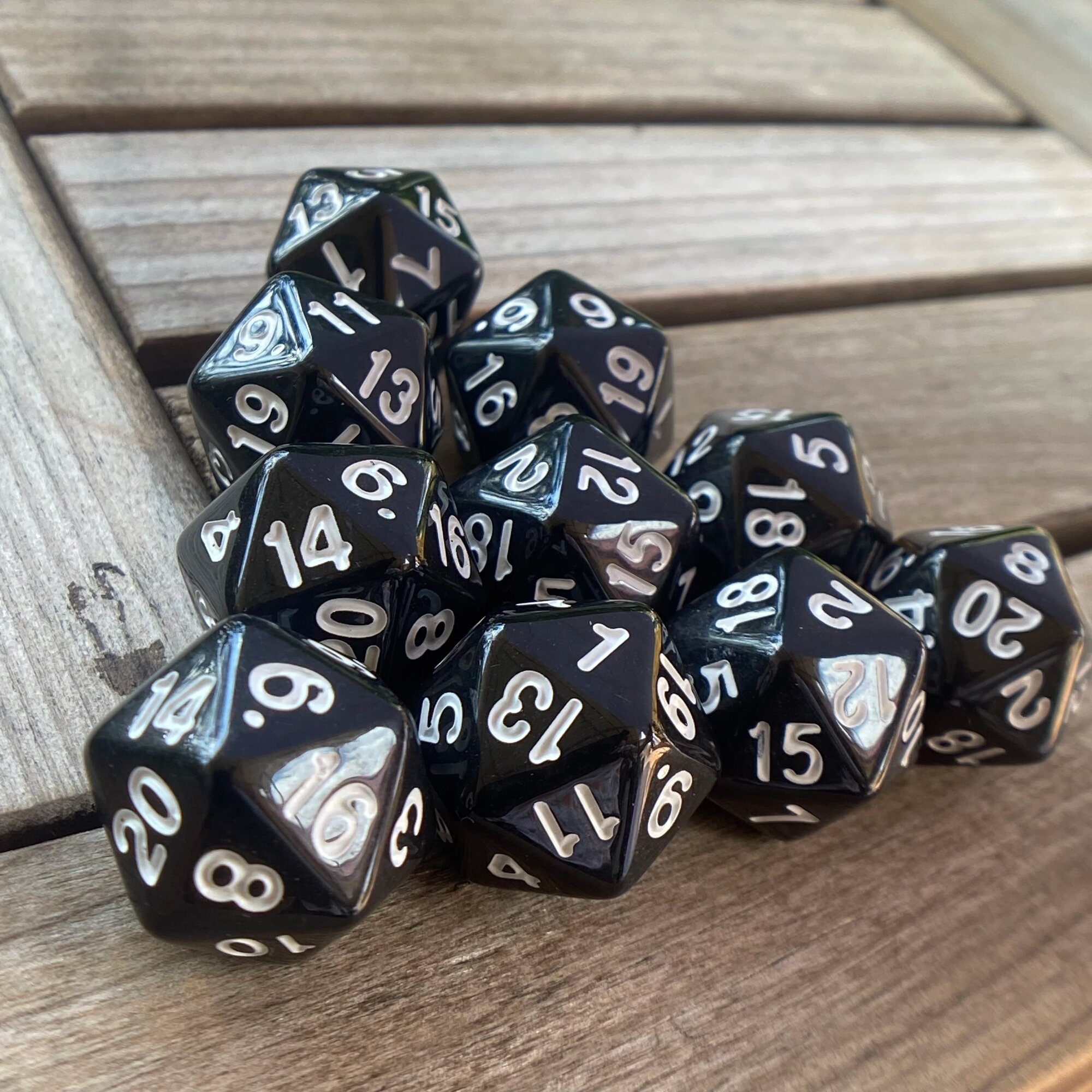 Комплект 10 акриловых D20 костей 20 мм, цвет Solid 8
