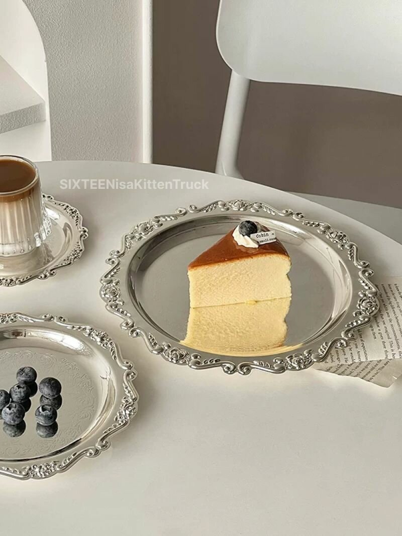 Металлический поднос в винтажном стиле с ажурной гравировкой для десертов, украшений и декора интерьера, 25 см