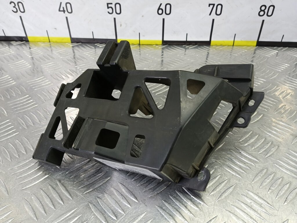 Кронштейн бампера передний Б/У для MAZDA 3 BK рестайлинг (2006—2009) BR5H502A1