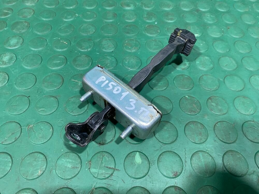 Ограничитель двери задний правый Toyota Land Cruiser Prado 150 рестайлинг (2013—2017) 6863060120