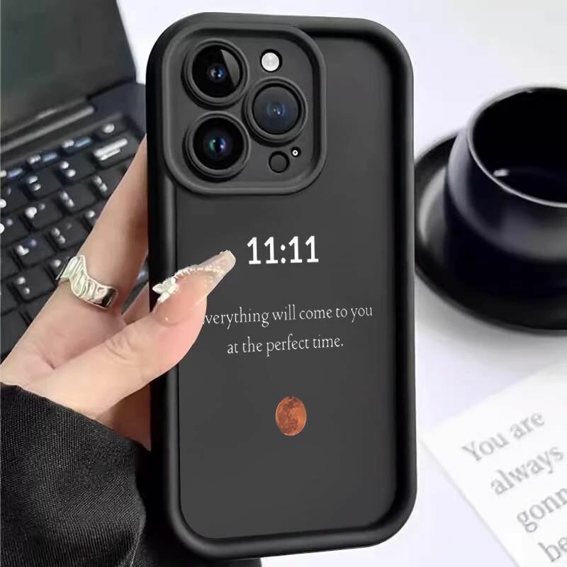 Чехол на Айфон 12 / IPHONE 12 чёрный с дизайном "11:11 и луна", силиконовый антиударный