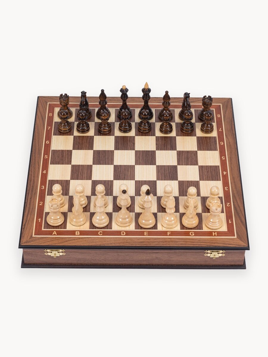 Шахматы подарочные в ларце из ореха и граба Бастион 45х45 см