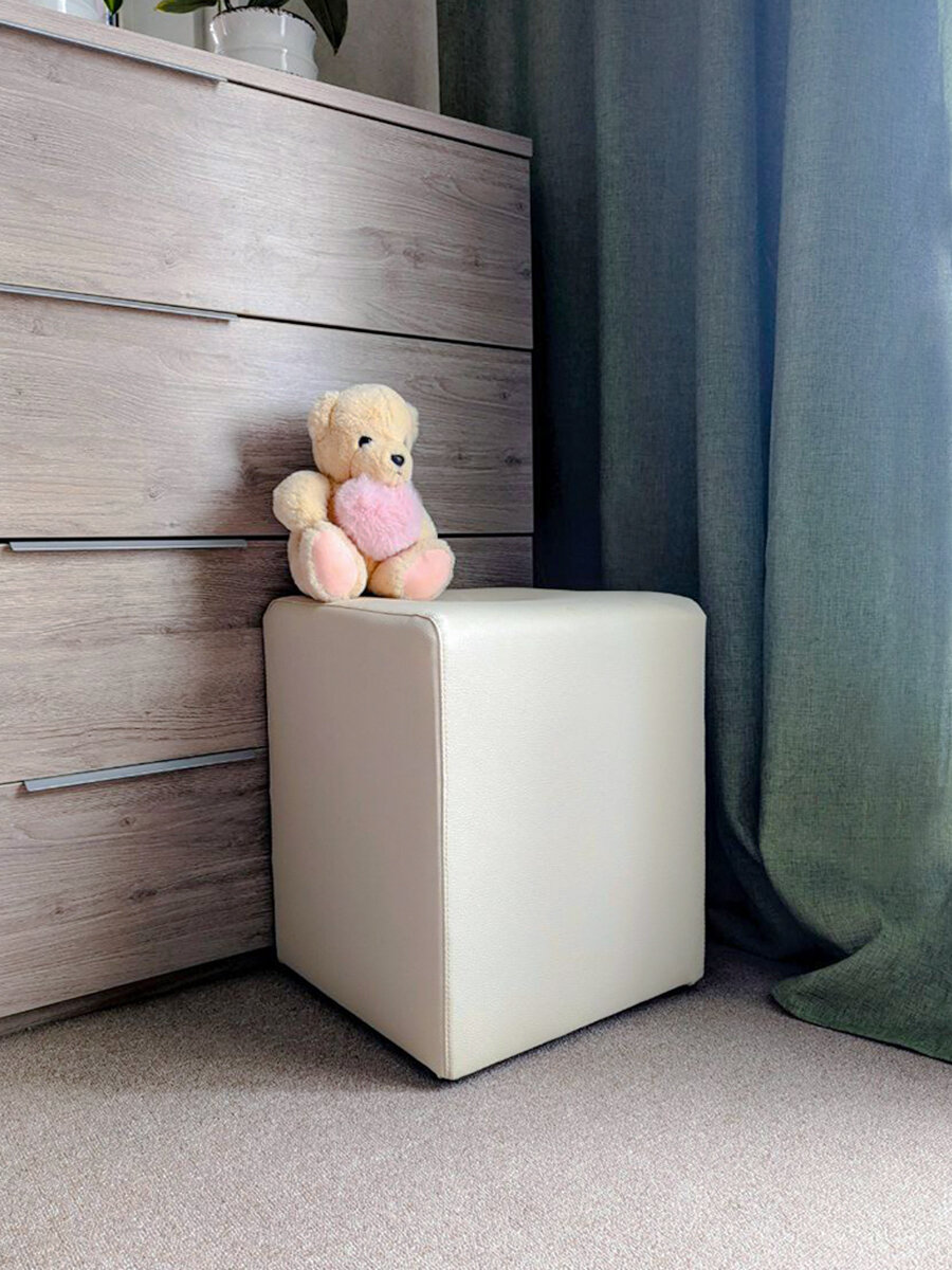 Пуфик удобный для прихожей и спальни, Искусственная кожа, 35х35х40 см.