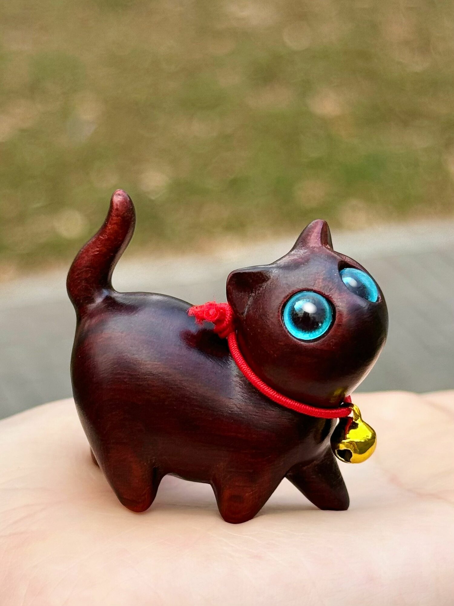 Фигурка кота из сандалового дерева