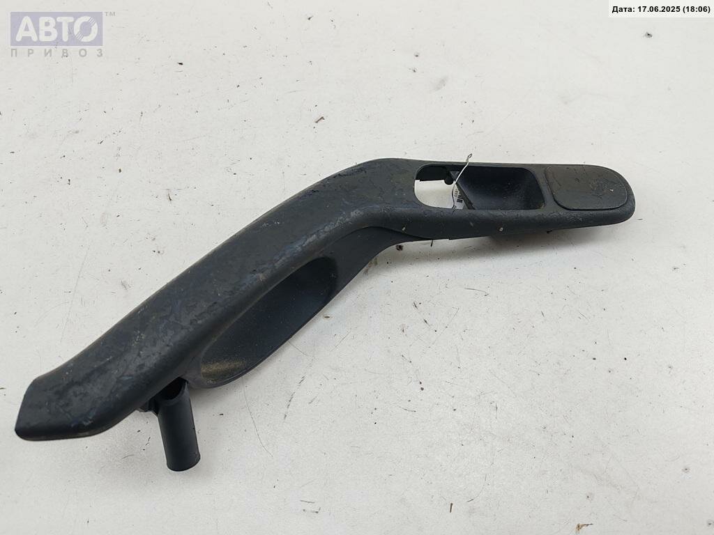 Ручка двери внутренняя задняя левая Volkswagen Passat B4