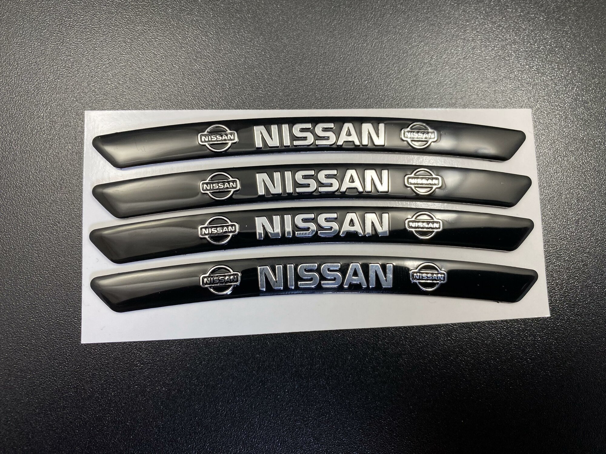 Эмблемы на диски Ниссан / шильдик на обод колеса с лого Nissan металл (4шт)