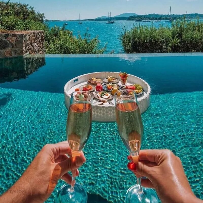 Поднос с ножками для сервировки еды и напитков у бассейна, круглая форма, бежевый цвет