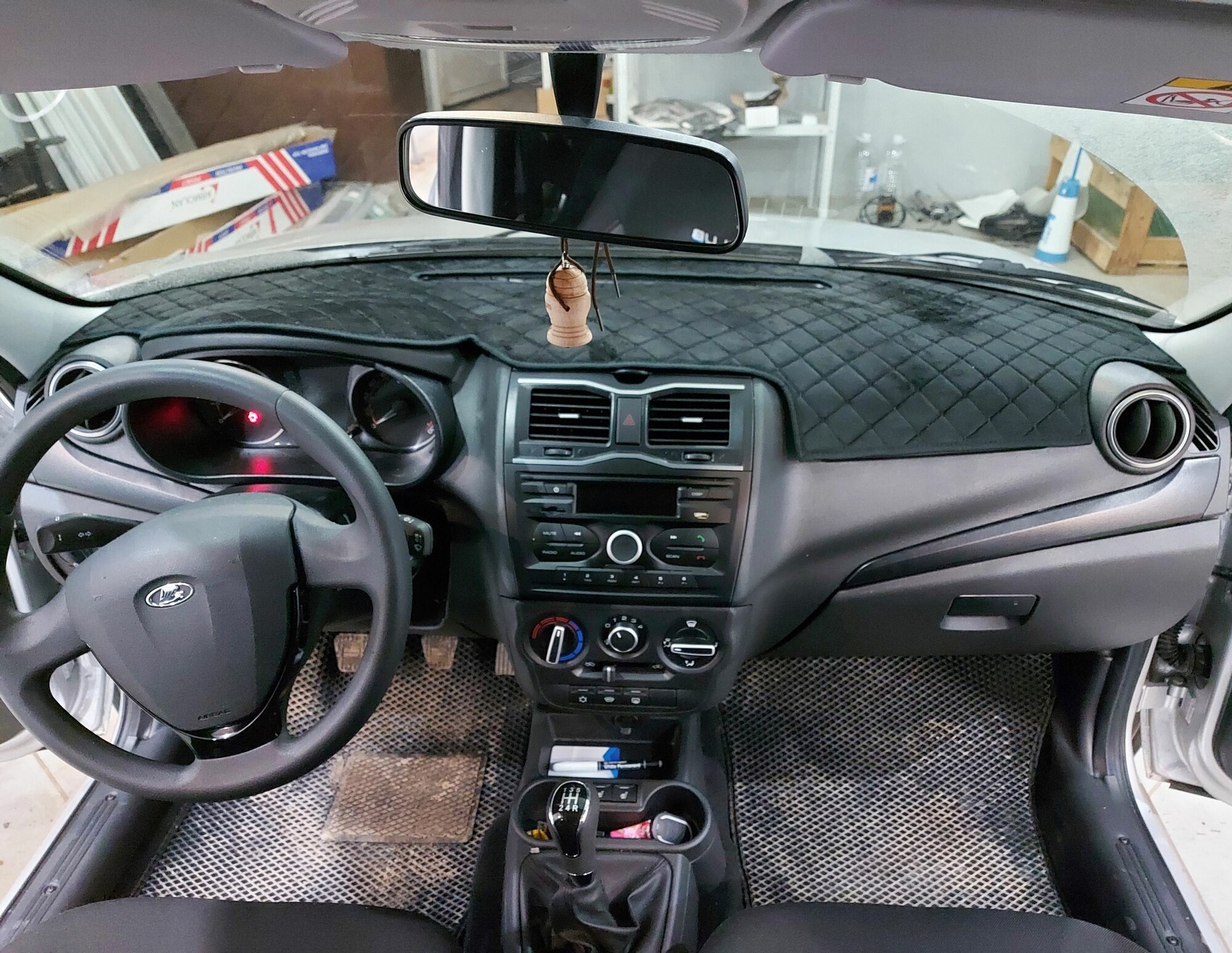 Накидка на приборную панель