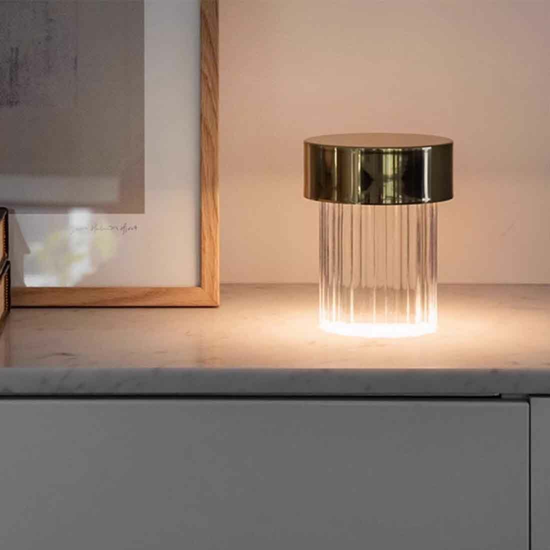 Дизайнерский минималистичный настольный светильник Last Order, 11 x 14 см (золото, рифленый)