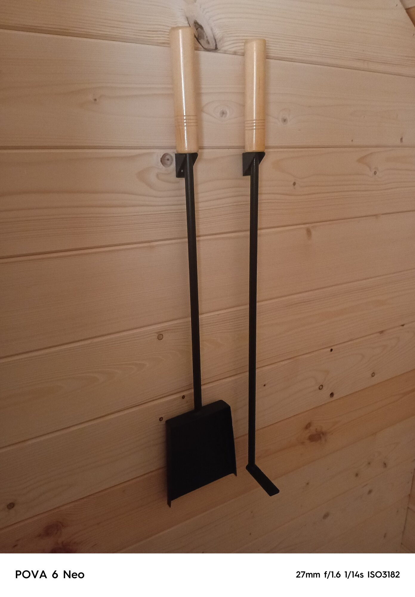 Набор для камина, кочерга и совок, деревянная ручка, крепление на стену