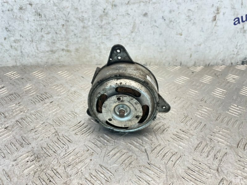 Б/У мотор вентилятора охлаждения Nissan Terrano 2015 D10 F4RA400 60990 NISSAN арт. 21482-00Q0B
