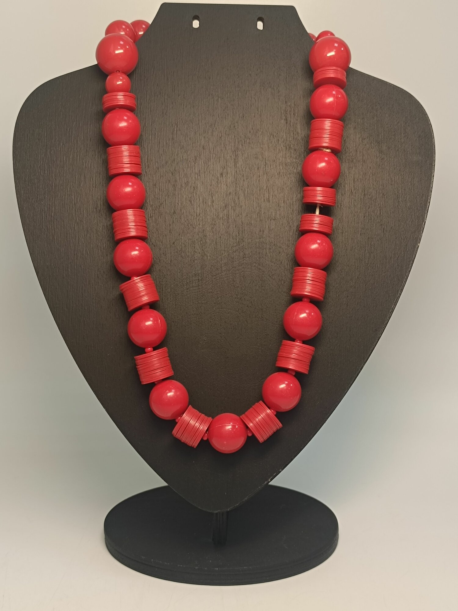 Винтажные крупные пластиковые бусы.