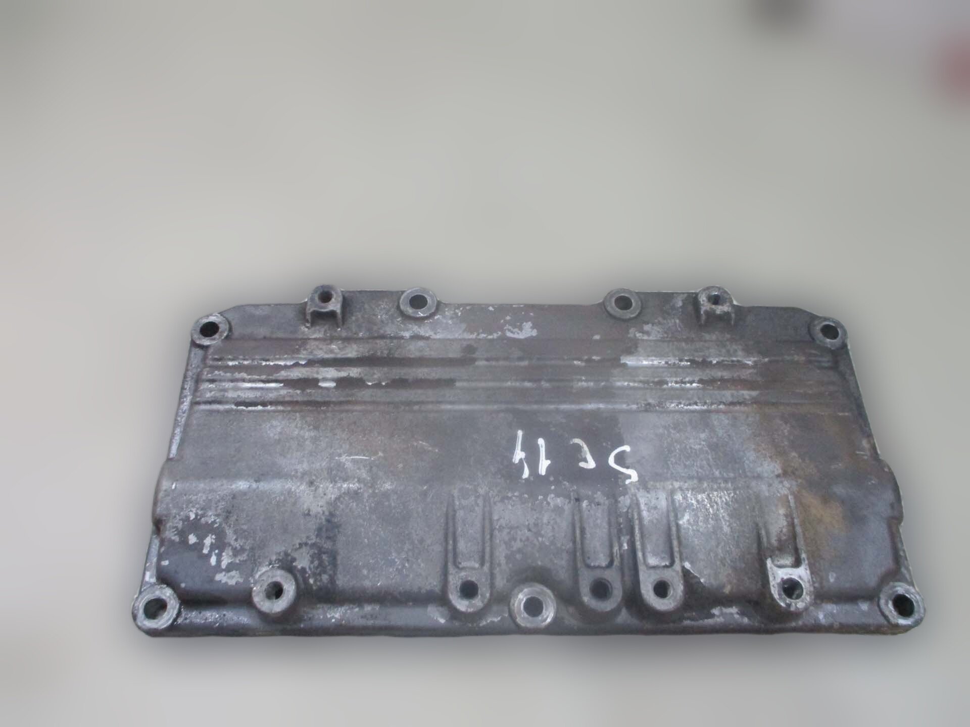 Крышка блока цилиндров боковая двигателя DC11 Scania P, R, G