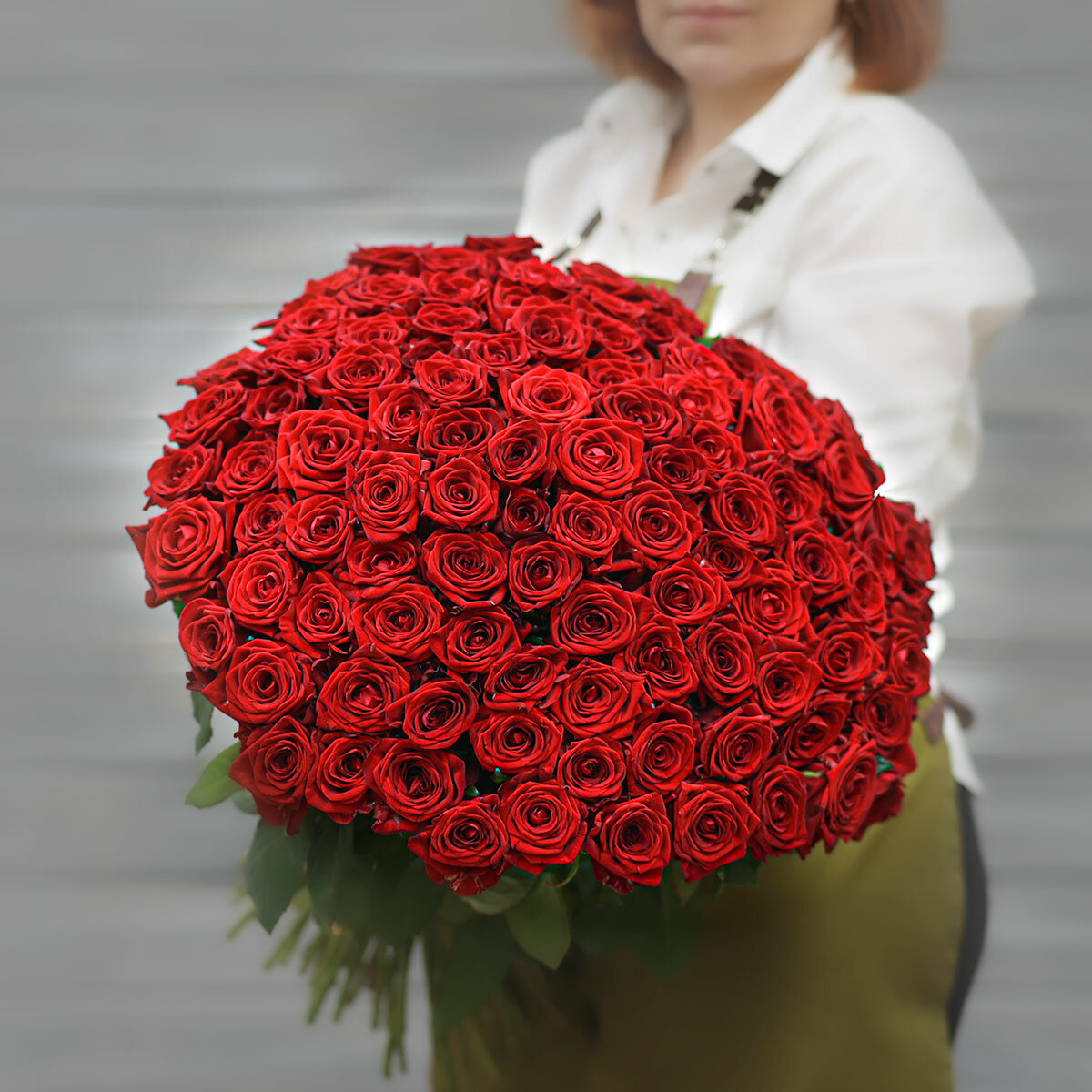 Монобукет "Red Naomi", 101 красная роза, высота 60 см, на стеблях