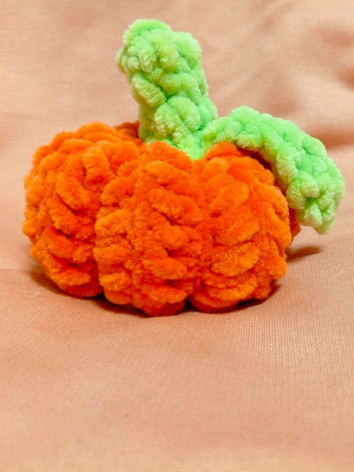 Вязаная мягкая игрушка тыква, декор на Хэллоуин, ручная работа