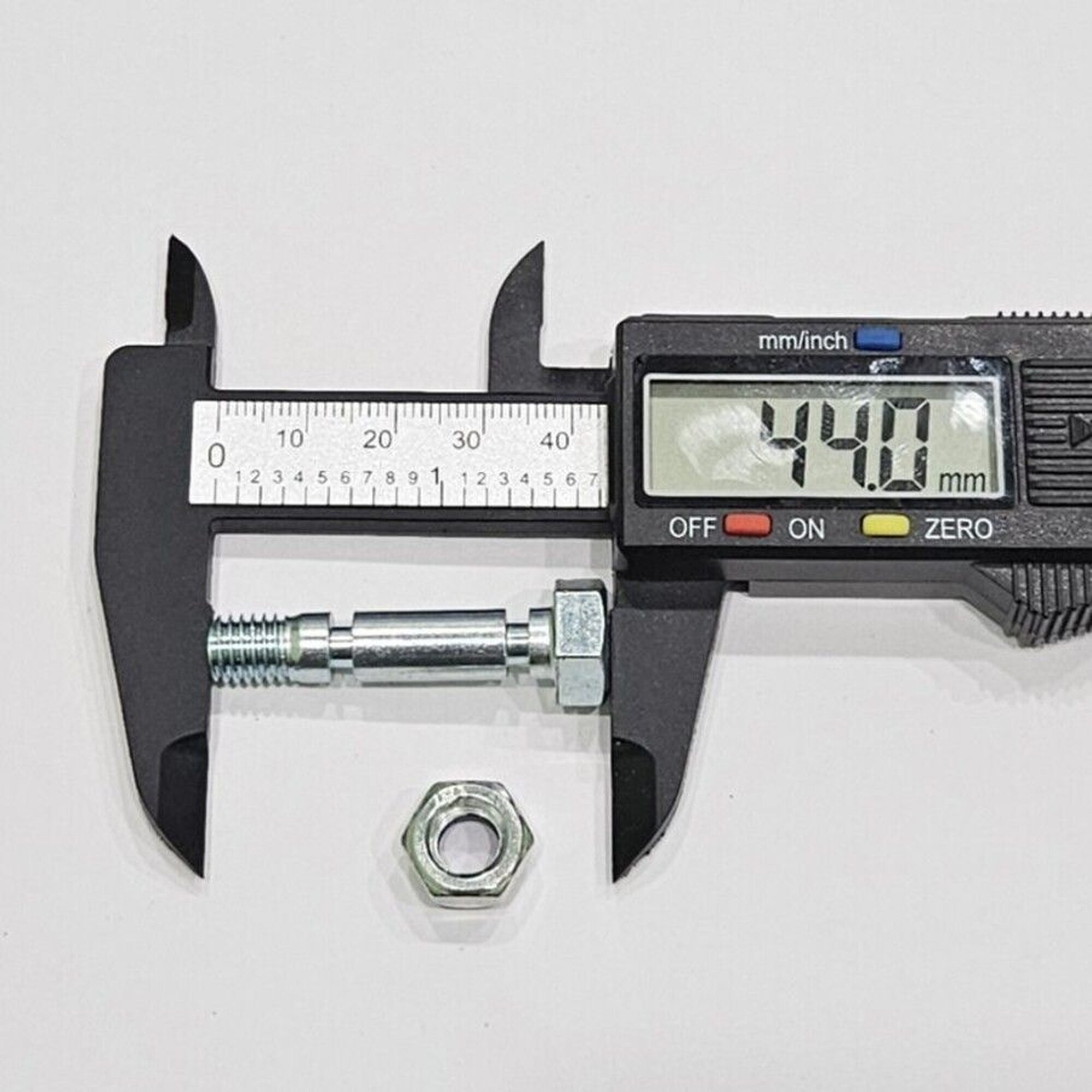 Болт срезной Kimoto 8 мм для шнеков снегоуборщика CHAMPION ST556