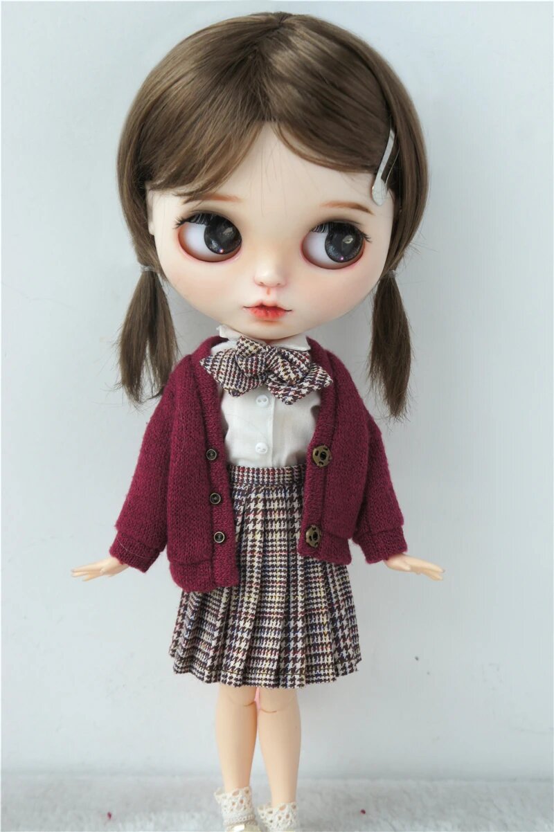 Кукла Blythe в школьной форме, бордовый кардиган