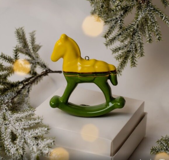 Лошадка качалка двухцветная с золотом (желтая с зеленым)