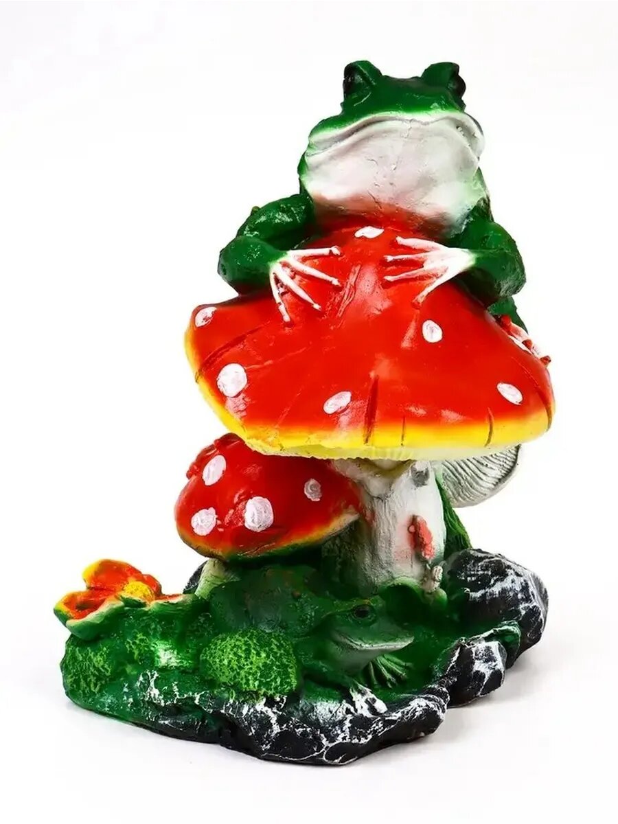 Магическая садовая скульптура с лягушками и мухоморами