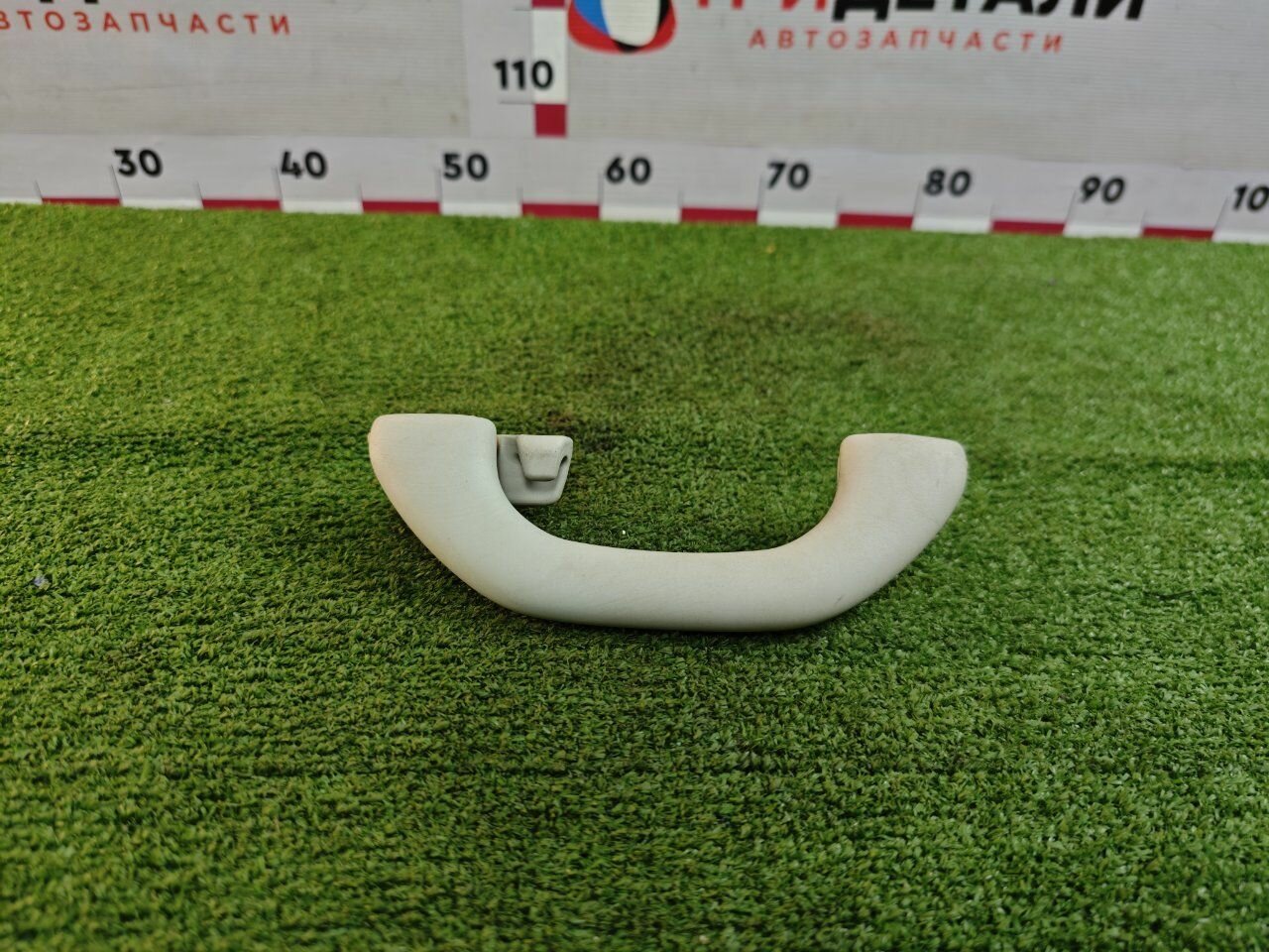 Ручка потолка Skoda Rapid 1.6 CFN 2015 задн. прав. (б/у)
