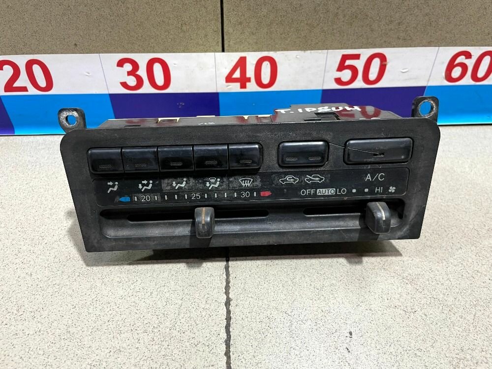 Блок управления отопителем Toyota Ipsum 8865044020