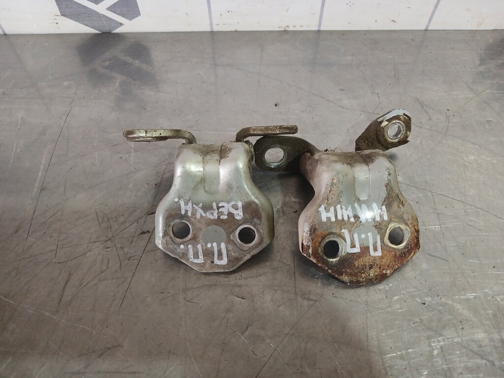 Петля двери передней правой верхняя Kia RIO 1 2000-2004