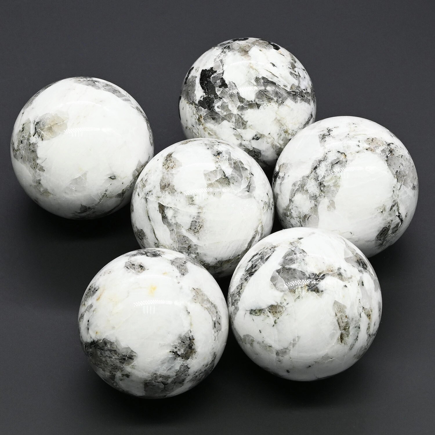 Шар из лунного камня, (адуляр) диаметр 44-45мм .