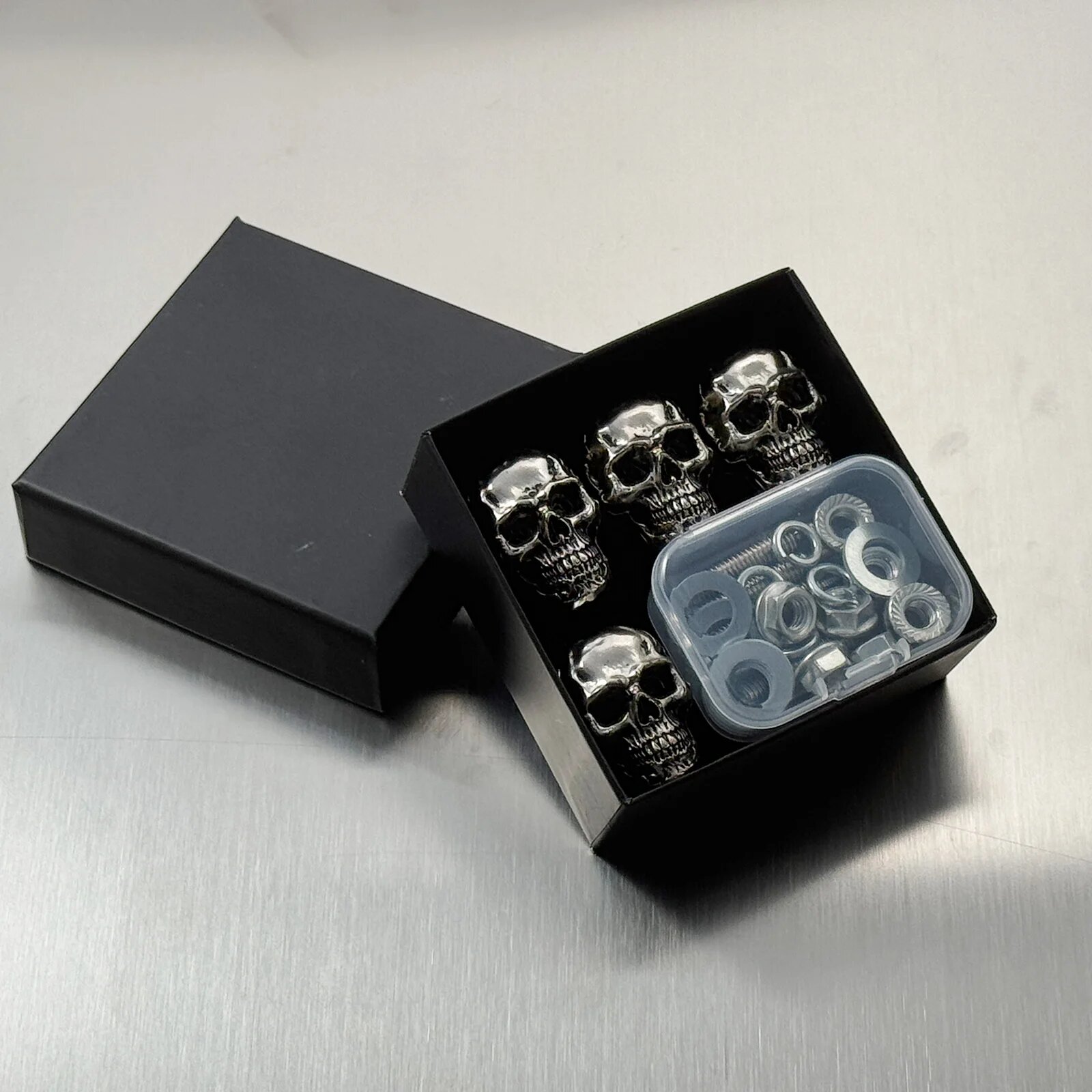 Набор из 4 крутых креплений для номерного знака с черепом, набор с черепом, прочная фиксация номерного знака, украшение автомобиля