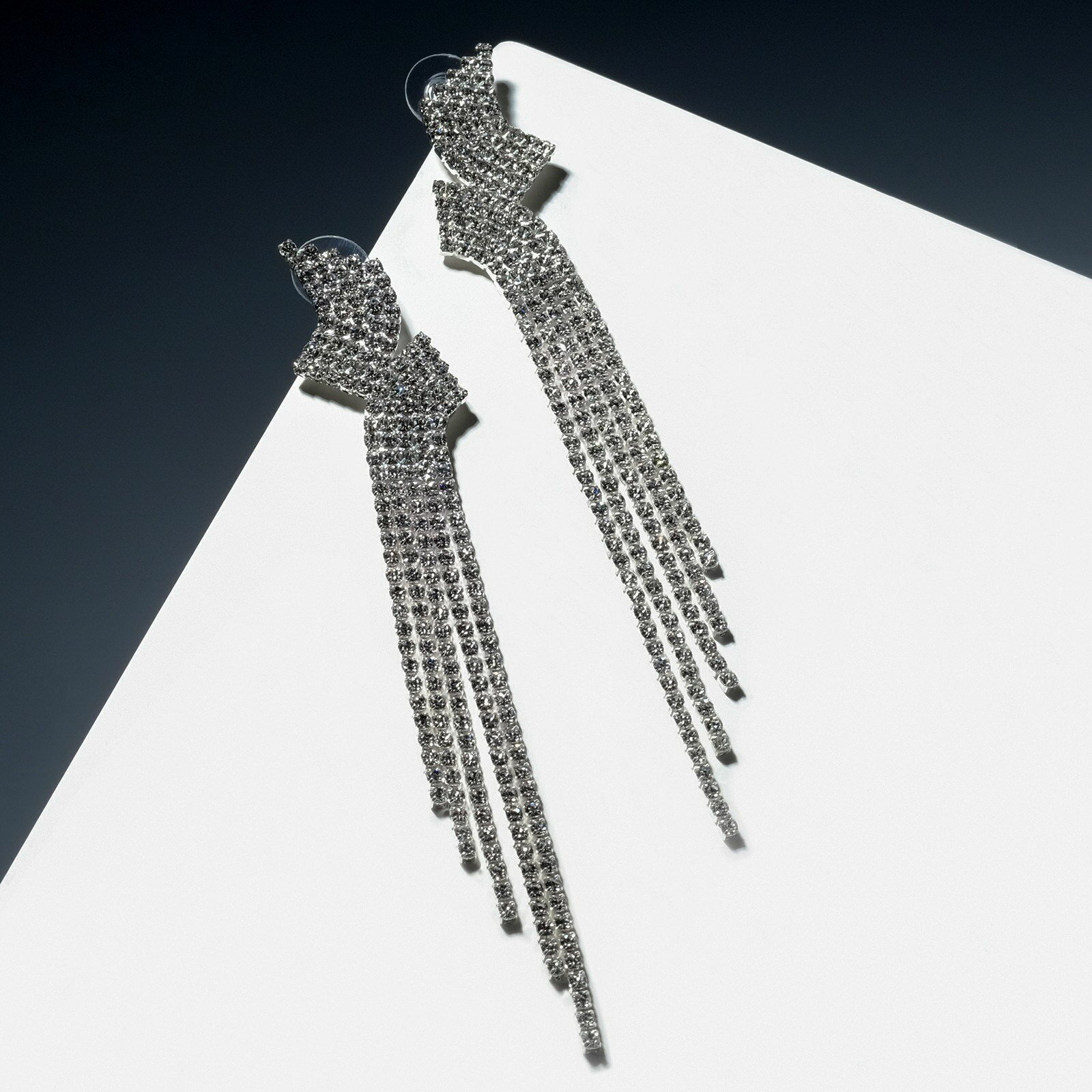 Серьги, пластик