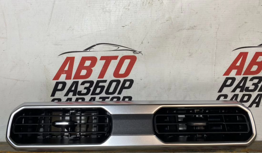 Дефлектор воздуховода Renault Duster 2 центральный 687619585R новый оригинал