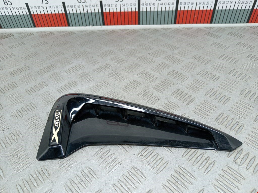 Решетка (дефлектор жабры) крыла правая BMW X6 (F16) арт. 2250379