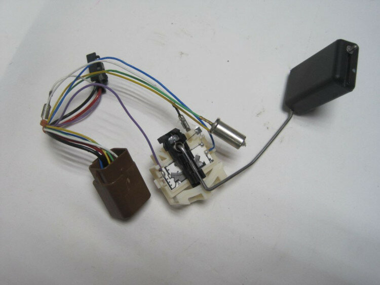 Датчик уровня топлива 20523-J200 бензонасоса 96447447 42353010, 96554001 Шевроле Лачетти