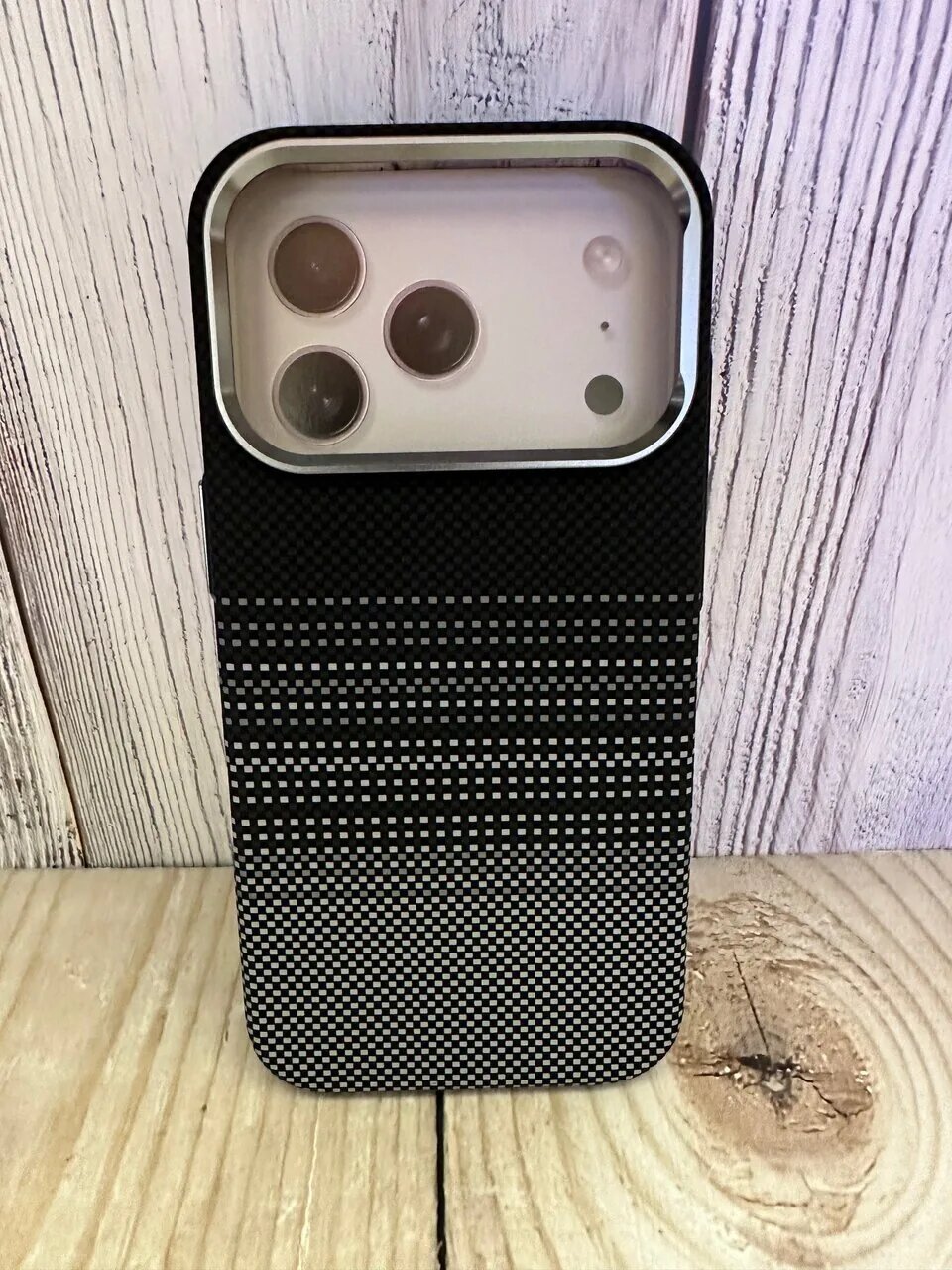 Чехол-накладка с magsafe для Iphone 17 Pro Luxo чёрный c белыми точками