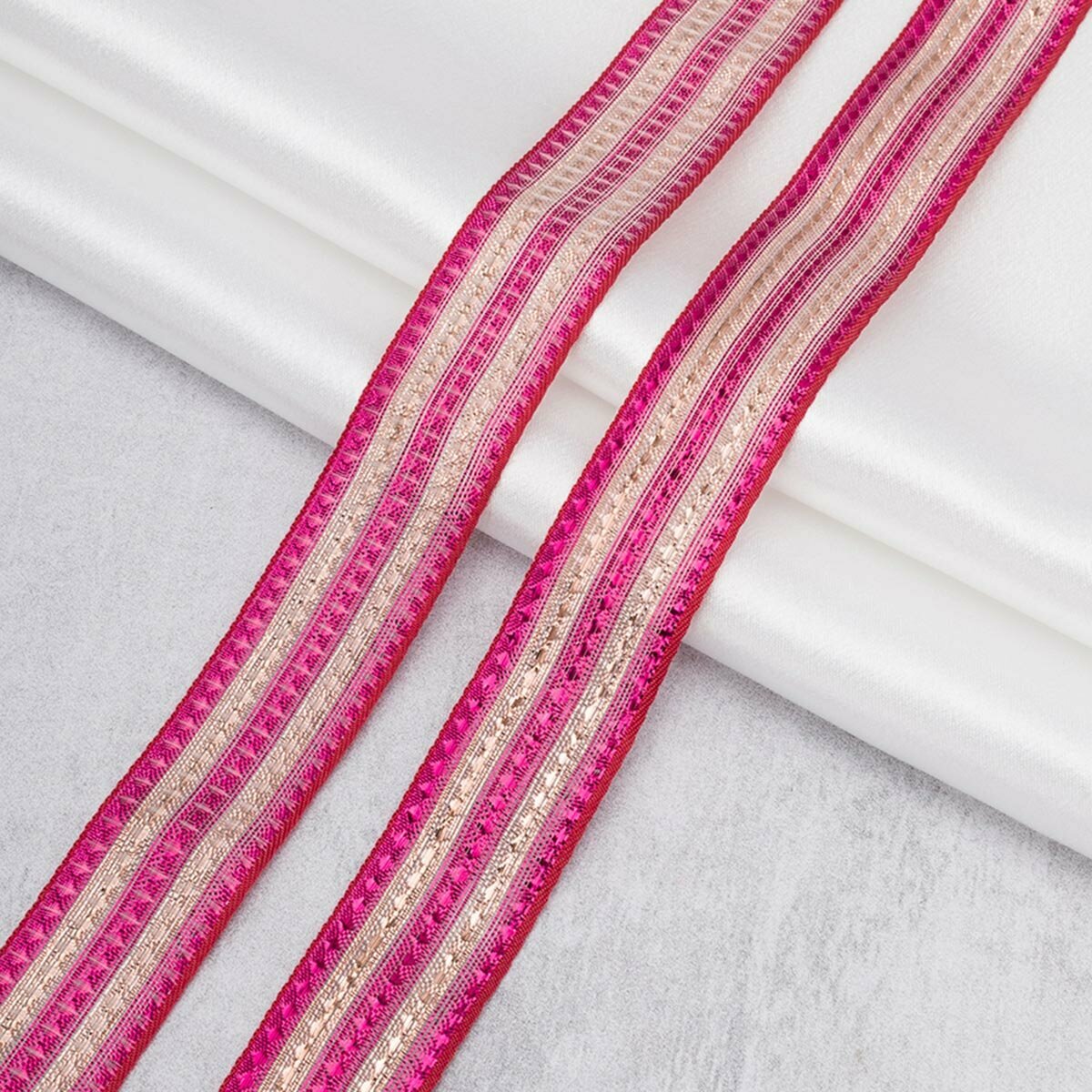 Лента для подарков и рукоделия, 25 мм, длина 25 м, с люрексом, Красная лента