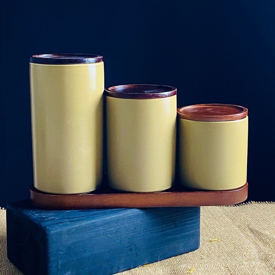 Набор из 3 банок 700/550/350 мл с крышкамина подставке TROPICAL