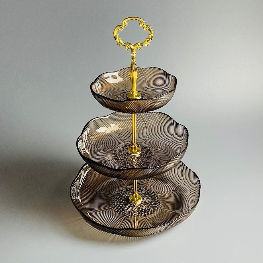 Трехъярусная этажерка