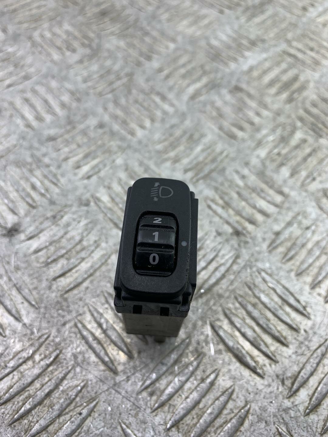 Кнопка корректора фар Mitsubishi Lancer 9 (2003 - 2010)