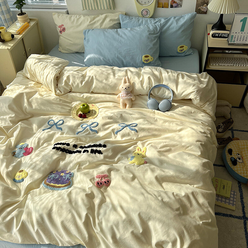 Комплект постельного белья из четырех предметов, вышитый на полотенце из хлопка класса А, новый стиль 2025 года, в горошек с рисунком из мультфильмов, простыня для учениц, пододеяльник, постельное белье,200*230cm