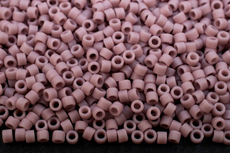 Бисер японский MIYUKI Delica цилиндр 11/0 DB-0758 розовато-лиловый, матовый непрозрачный, 5 грамм