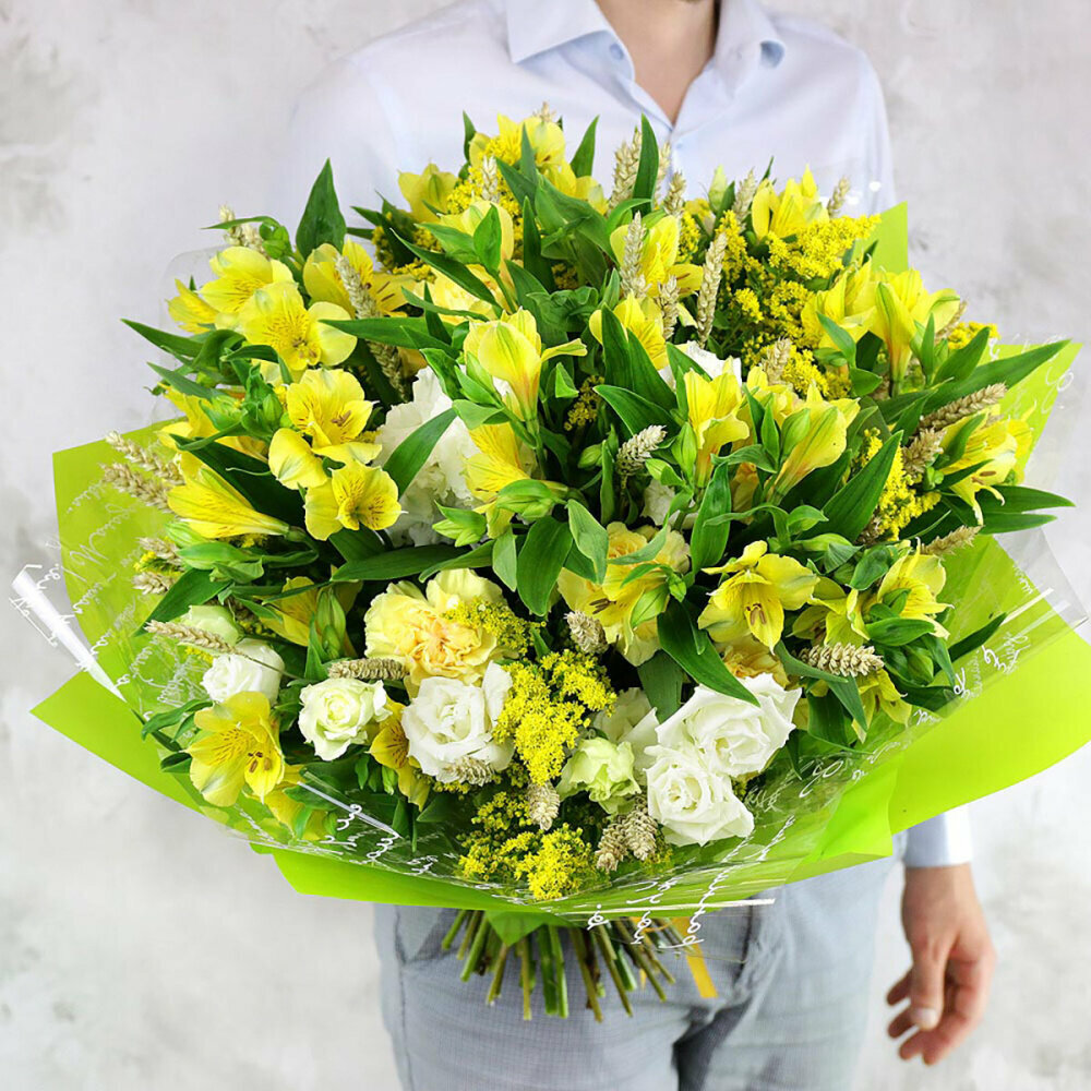 Большой букет из альстромерий гвоздик с пшеницей от Букет Маркет