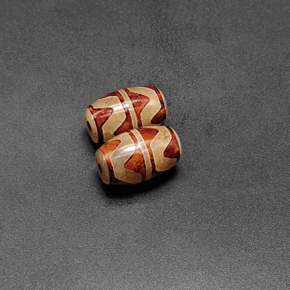 Древние тибетские бусины Дзи из агата Aura Myria Two Pieces, Tiger Teeth