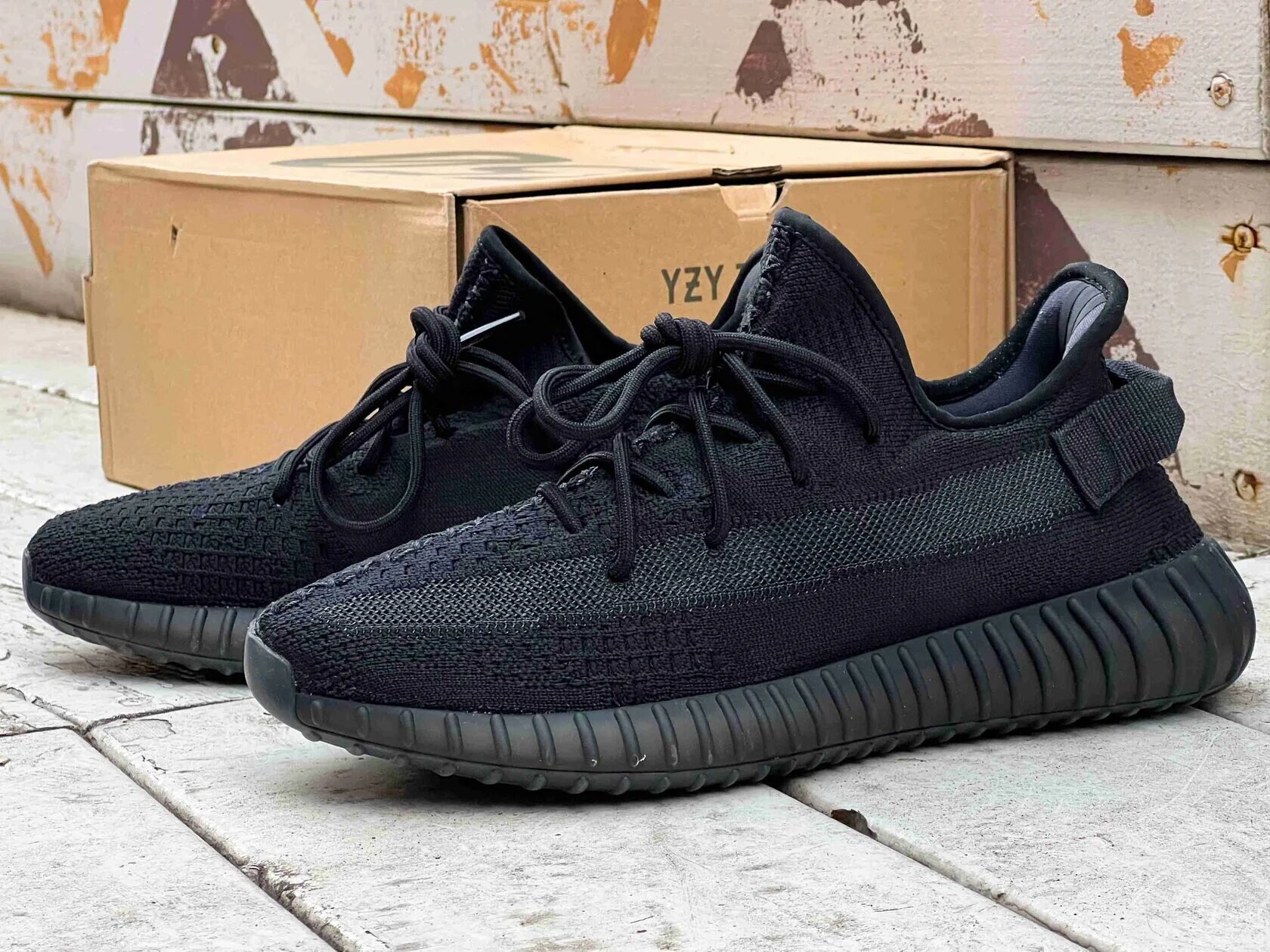 Кроссовки BOOST 350 V2 "Onyx"