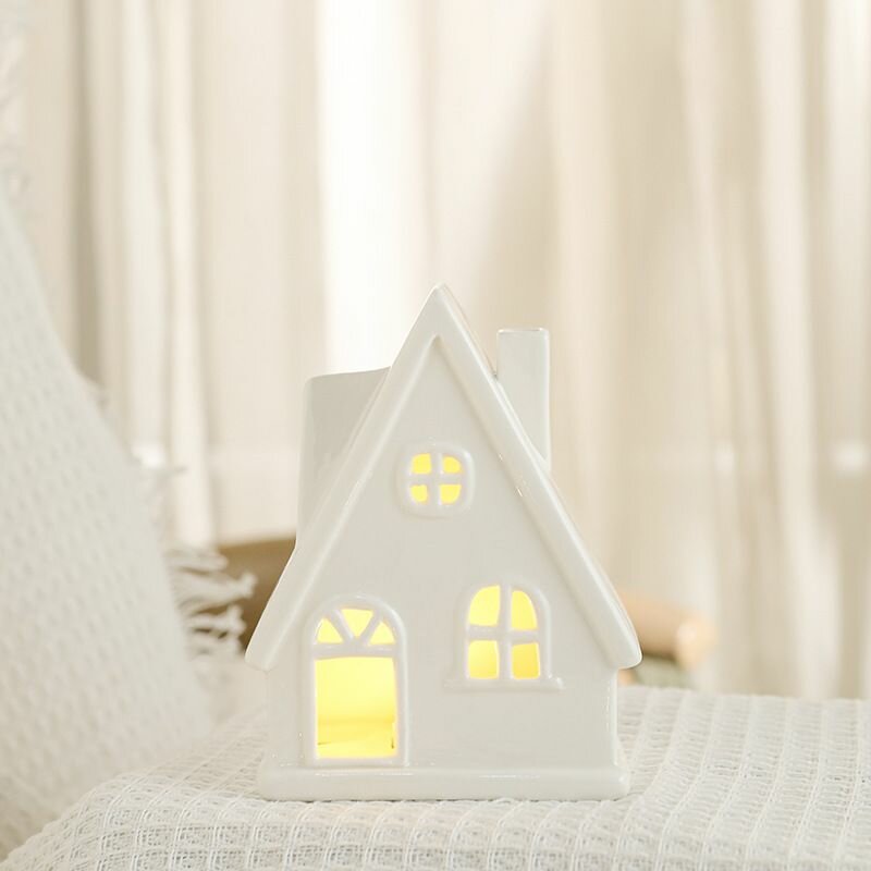 Домик с подсветкой декоративный, фарфоровый из коллекции New Year статуэтка новогодняя