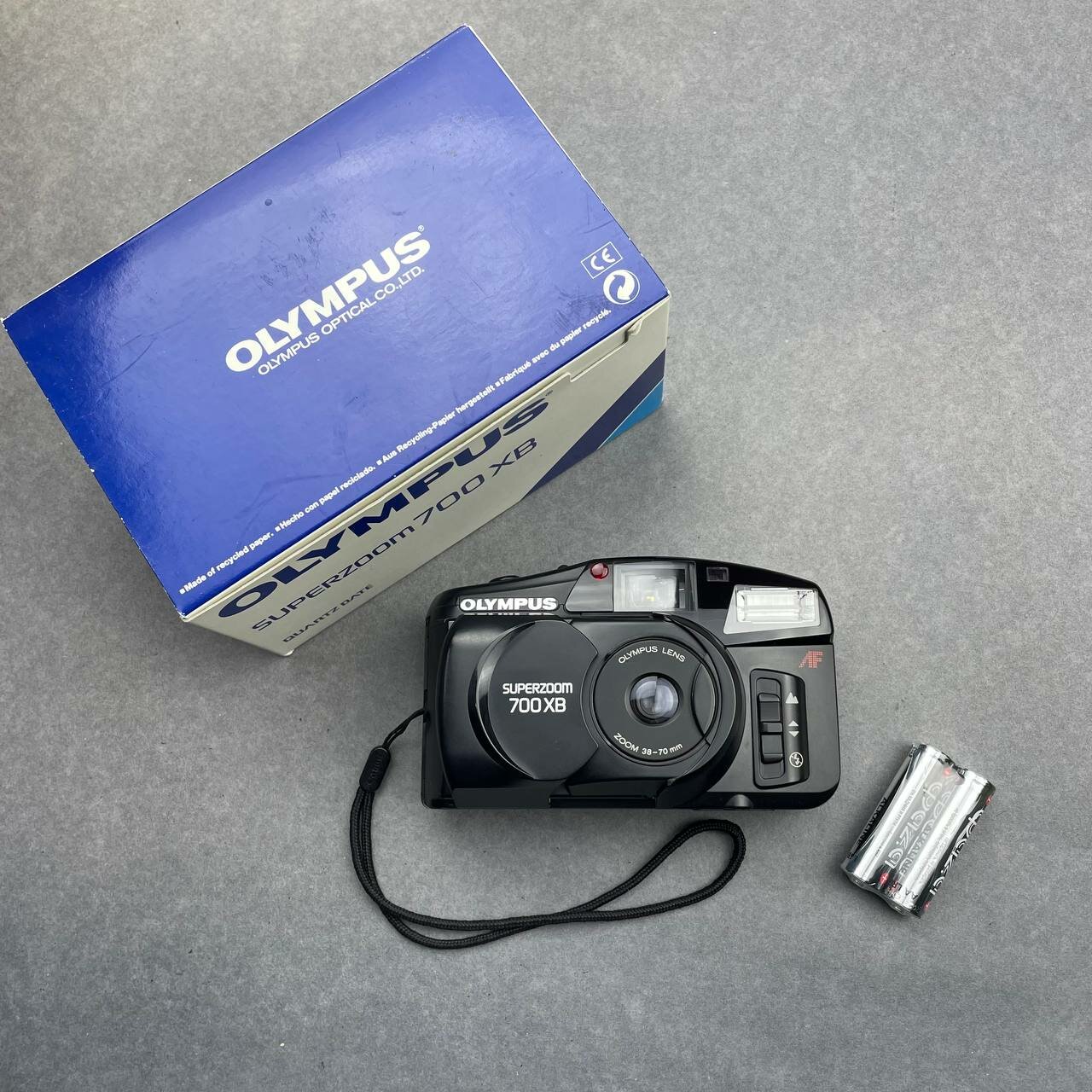 Винтажный пленочный фотоаппарат Olympus superzoom 700xb, с коробкой